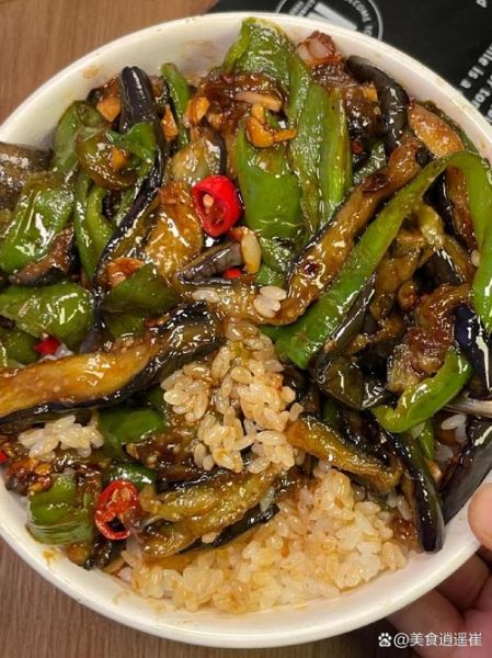 茄子炒辣椒怎么做_茄子炒辣椒的家常做法-第2张图片-山城妙识