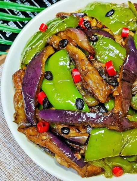 茄子炒辣椒怎么做_茄子炒辣椒的家常做法-第3张图片-山城妙识