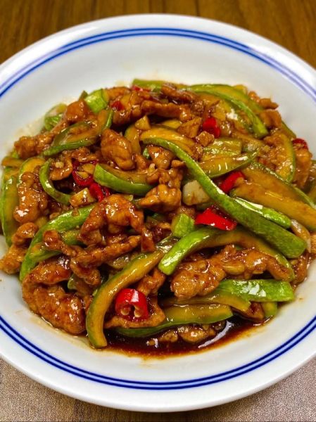 肉炒西葫芦怎么炒好吃_西葫芦炒肉要不要焯水-第2张图片-山城妙识 肉炒西葫芦怎么炒好吃_西葫芦炒肉要不要焯水-第2张图片-山城妙识