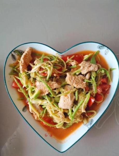 肉炒西葫芦怎么炒好吃_西葫芦炒肉要不要焯水-第3张图片-山城妙识 肉炒西葫芦怎么炒好吃_西葫芦炒肉要不要焯水-第3张图片-山城妙识