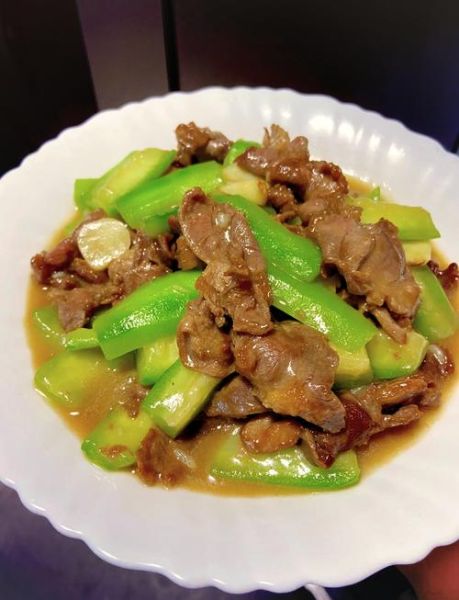 丝瓜炒牛肉怎么做_丝瓜炒牛肉的家常做法-第1张图片-山城妙识 丝瓜炒牛肉怎么做_丝瓜炒牛肉的家常做法-第1张图片-山城妙识