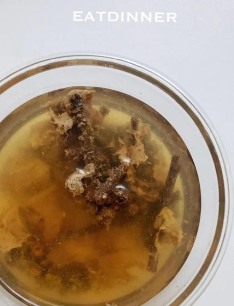 枇杷花煲猪骨的做法_枇杷花煲汤有什么功效-第2张图片-山城妙识