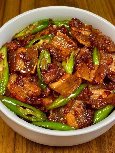 红椒炒肉怎么做_红椒炒肉先炒肉还是先炒辣椒-第2张图片-山城妙识