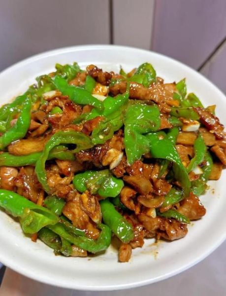 红椒炒肉怎么做_红椒炒肉先炒肉还是先炒辣椒-第1张图片-山城妙识