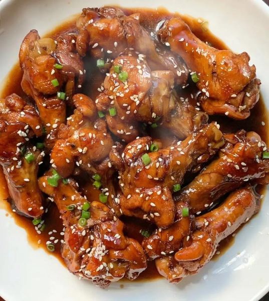 可乐鸡翅根怎么做_可乐鸡翅根用翅根还是翅中-第1张图片-山城妙识