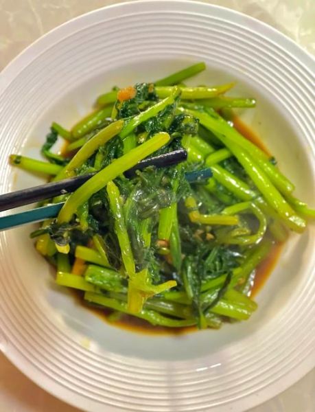 清炒茼蒿怎么炒不苦_清炒茼蒿用焯水吗-第2张图片-山城妙识