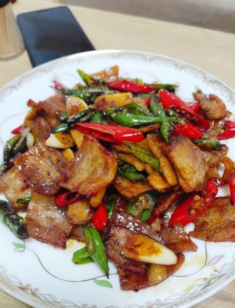 农家小炒肉怎么做_家常小炒肉简单做法-第1张图片-山城妙识 农家小炒肉怎么做_家常小炒肉简单做法-第1张图片-山城妙识