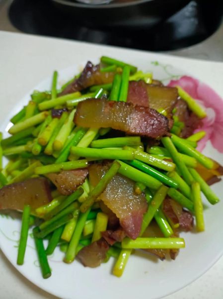 腊肉怎么炒好吃_家常腊肉做法步骤-第1张图片-山城妙识