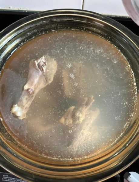 扁尖老鸭汤怎么做_老鸭汤扁尖笋要不要焯水-第2张图片-山城妙识 扁尖老鸭汤怎么做_老鸭汤扁尖笋要不要焯水-第2张图片-山城妙识