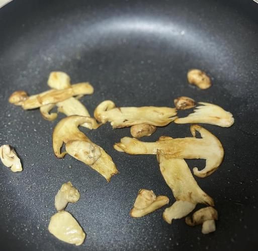 香煎松茸怎么做_香煎松茸用什么油最好-第1张图片-山城妙识 香煎松茸怎么做_香煎松茸用什么油最好-第1张图片-山城妙识