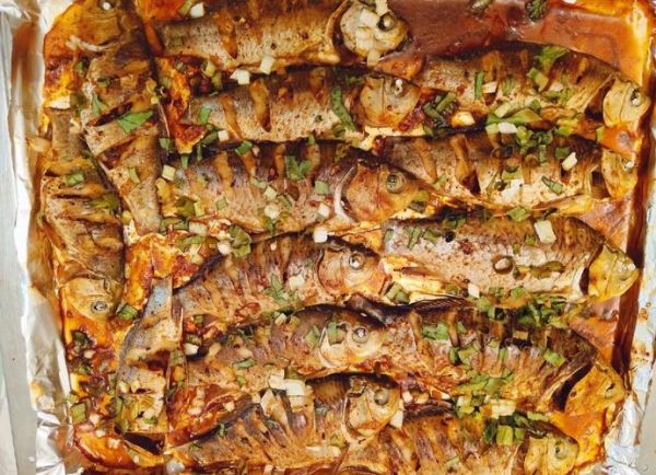 木炭烤鲫鱼怎么做_木炭烤鲫鱼的做法大全-第2张图片-山城妙识 木炭烤鲫鱼怎么做_木炭烤鲫鱼的做法大全-第2张图片-山城妙识