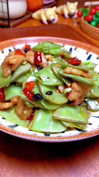 扁豆炒肉怎么炒才好吃_扁豆炒肉焯水还是不焯水-第1张图片-山城妙识 扁豆炒肉怎么炒才好吃_扁豆炒肉焯水还是不焯水-第1张图片-山城妙识