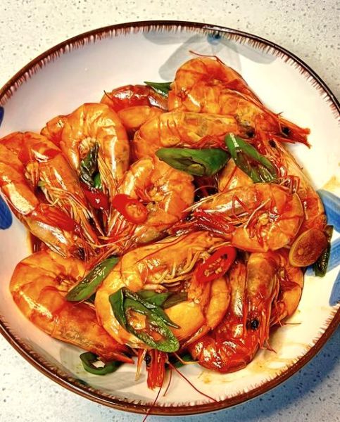 爆炒基围虾的家常做法_基围虾怎么炒才鲜嫩-第1张图片-山城妙识 爆炒基围虾的家常做法_基围虾怎么炒才鲜嫩-第1张图片-山城妙识