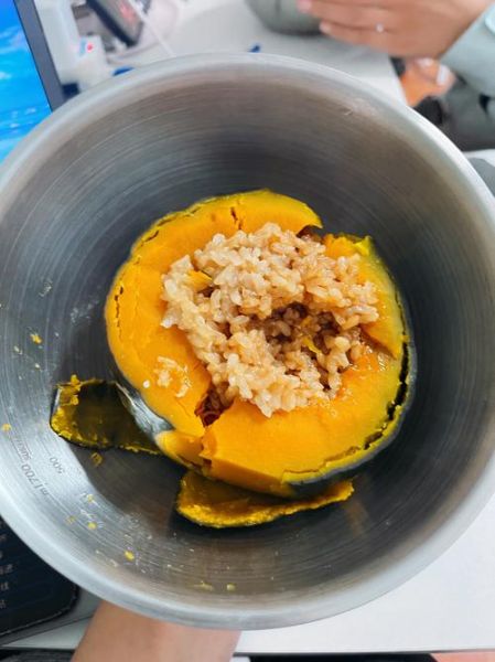 南瓜掏空蒸米饭怎么做_南瓜蒸饭要多久才熟-第2张图片-山城妙识 南瓜掏空蒸米饭怎么做_南瓜蒸饭要多久才熟-第2张图片-山城妙识