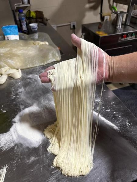 手擀面怎么和面才筋道_手擀面面粉和水的比例是多少-第3张图片-山城妙识 手擀面怎么和面才筋道_手擀面面粉和水的比例是多少-第3张图片-山城妙识