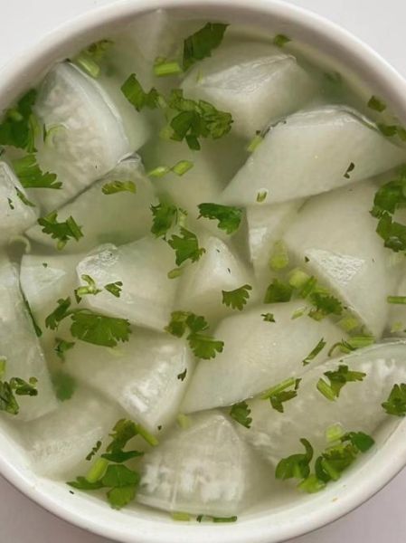 清炖白萝卜汤怎么做_白萝卜汤去苦味的技巧-第1张图片-山城妙识 清炖白萝卜汤怎么做_白萝卜汤去苦味的技巧-第1张图片-山城妙识