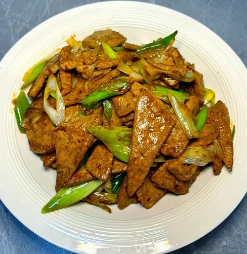 洋葱炒猪肝怎么做不腥_猪肝嫩滑技巧-第1张图片-山城妙识