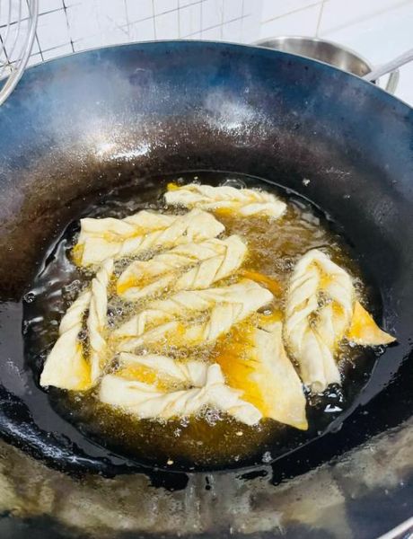 炸麻叶的做法和配方_炸麻叶怎么做才酥脆-第1张图片-山城妙识 炸麻叶的做法和配方_炸麻叶怎么做才酥脆-第1张图片-山城妙识