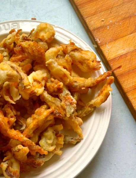 干炸蘑菇怎么做才酥脆_干炸蘑菇用不用焯水-第1张图片-山城妙识 干炸蘑菇怎么做才酥脆_干炸蘑菇用不用焯水-第1张图片-山城妙识