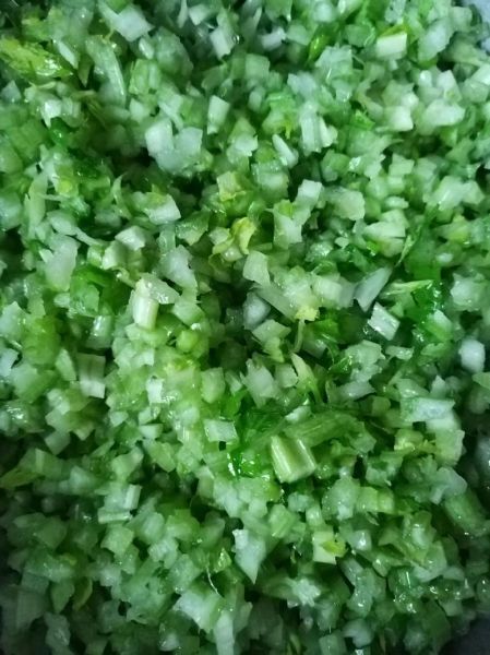 芹菜香菇饺子馅怎么做_芹菜香菇饺子馅做法窍门-第1张图片-山城妙识 芹菜香菇饺子馅怎么做_芹菜香菇饺子馅做法窍门-第1张图片-山城妙识