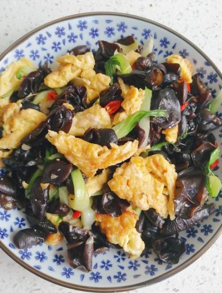 木耳炒鸡蛋怎么做_木耳炒鸡蛋的家常做法-第1张图片-山城妙识 木耳炒鸡蛋怎么做_木耳炒鸡蛋的家常做法-第1张图片-山城妙识