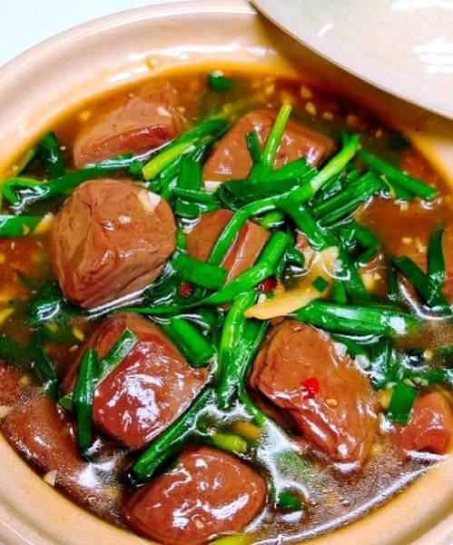 猪红韭菜怎么做才好吃_猪红韭菜的家常做法-第1张图片-山城妙识 猪红韭菜怎么做才好吃_猪红韭菜的家常做法-第1张图片-山城妙识