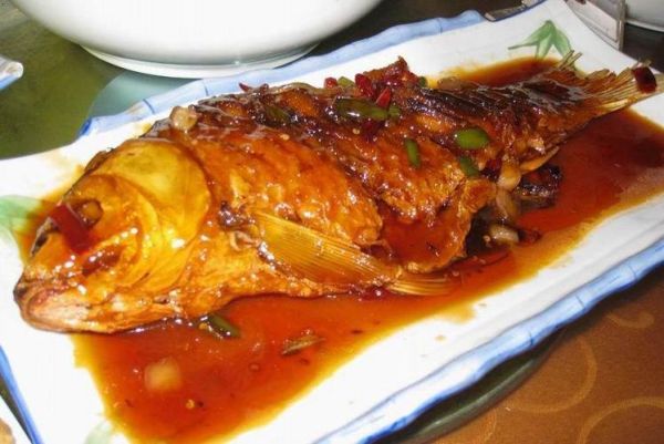 家常炖鲤鱼怎么做_炖鲤鱼需要焯水吗-第3张图片-山城妙识 家常炖鲤鱼怎么做_炖鲤鱼需要焯水吗-第3张图片-山城妙识