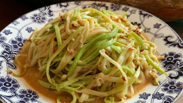 凉拌葫芦丝怎么做_葫芦丝要不要焯水-第2张图片-山城妙识 凉拌葫芦丝怎么做_葫芦丝要不要焯水-第2张图片-山城妙识