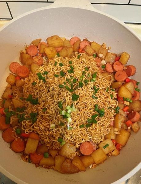 土豆焖面怎么做_家常做法窍门-第1张图片-山城妙识 土豆焖面怎么做_家常做法窍门-第1张图片-山城妙识