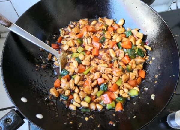 宫保鸡丁怎么做才正宗_正宗宫保鸡丁配料比例-第3张图片-山城妙识