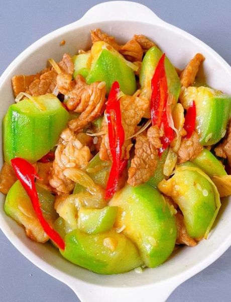 丝瓜炒肉怎么做_丝瓜炒肉需要焯水吗-第1张图片-山城妙识 丝瓜炒肉怎么做_丝瓜炒肉需要焯水吗-第1张图片-山城妙识