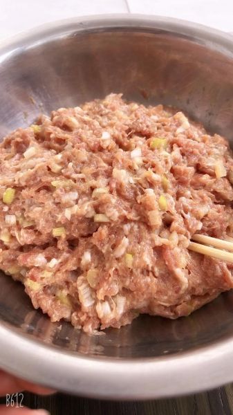 馄饨馅怎么调好吃_馄饨馅的做法和配料-第3张图片-山城妙识