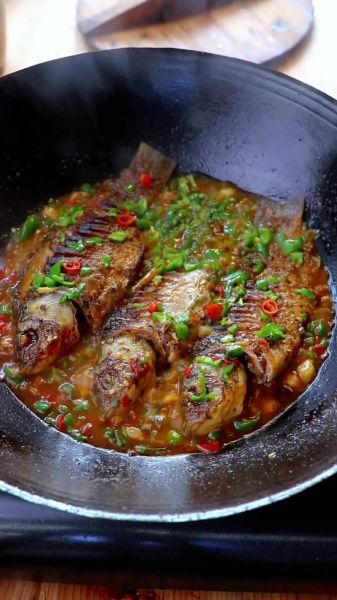 酱焖鲫鱼的家常做法_酱焖鲫鱼怎么做才入味-第1张图片-山城妙识 酱焖鲫鱼的家常做法_酱焖鲫鱼怎么做才入味-第1张图片-山城妙识