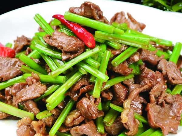 牛肉炒芹菜怎么做_牛肉炒芹菜的家常做法-第2张图片-山城妙识 牛肉炒芹菜怎么做_牛肉炒芹菜的家常做法-第2张图片-山城妙识