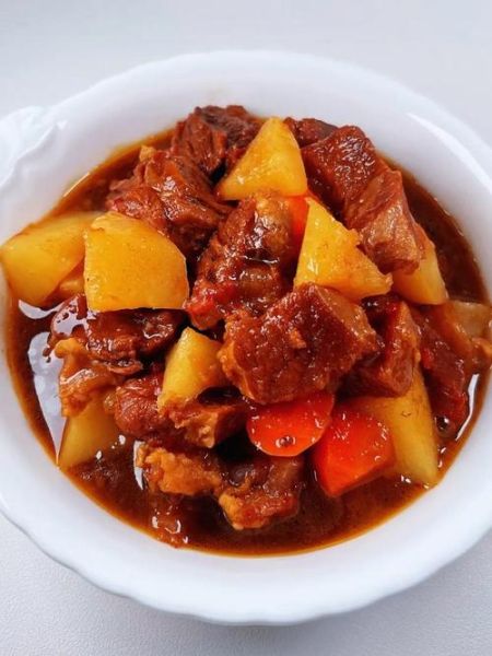 土豆炖牛腩怎么做才软烂入味_牛腩焯水用冷水还是热水-第2张图片-山城妙识 土豆炖牛腩怎么做才软烂入味_牛腩焯水用冷水还是热水-第2张图片-山城妙识