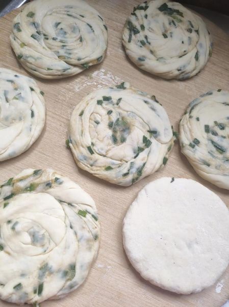 油烙饼怎么做_油烙饼的家常做法步骤-第1张图片-山城妙识 油烙饼怎么做_油烙饼的家常做法步骤-第1张图片-山城妙识