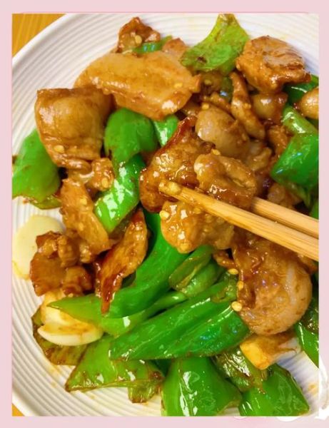 青椒炒肉最简单的做法_青椒炒肉怎么做才好吃-第1张图片-山城妙识