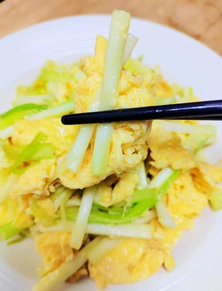 韭黄炒鸡蛋怎么做_韭黄炒鸡蛋的家常做法-第1张图片-山城妙识
