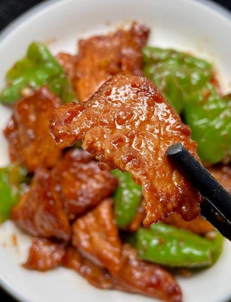 肉炒青椒怎么炒好吃_家常做法步骤-第3张图片-山城妙识