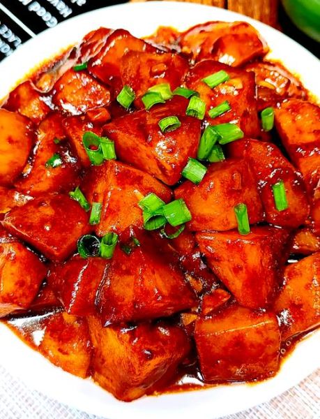 红烧土豆怎么做才软糯入味_家常做法步骤详解-第2张图片-山城妙识 红烧土豆怎么做才软糯入味_家常做法步骤详解-第2张图片-山城妙识