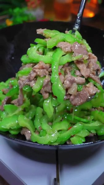 苦瓜炒肉怎么做不苦_苦瓜炒肉的家常做法-第3张图片-山城妙识 苦瓜炒肉怎么做不苦_苦瓜炒肉的家常做法-第3张图片-山城妙识
