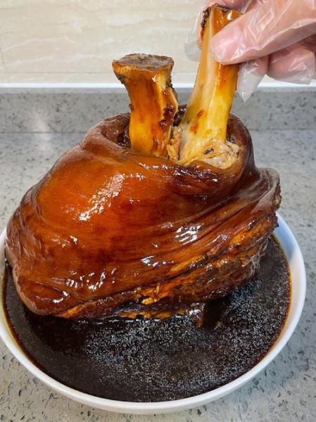 红烧猪肘子怎么做_红烧猪肘子家常做法-第1张图片-山城妙识 红烧猪肘子怎么做_红烧猪肘子家常做法-第1张图片-山城妙识