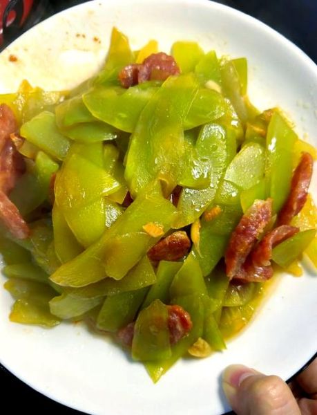 炒腊肠的家常做法_腊肠怎么炒才好吃-第3张图片-山城妙识 炒腊肠的家常做法_腊肠怎么炒才好吃-第3张图片-山城妙识
