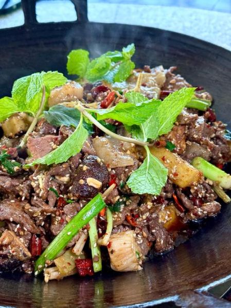 干锅牛肉怎么做_干锅牛肉最正宗的做法-第1张图片-山城妙识