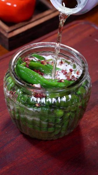 醋泡辣椒怎么做_醋泡辣椒可以保存多久-第2张图片-山城妙识 醋泡辣椒怎么做_醋泡辣椒可以保存多久-第2张图片-山城妙识