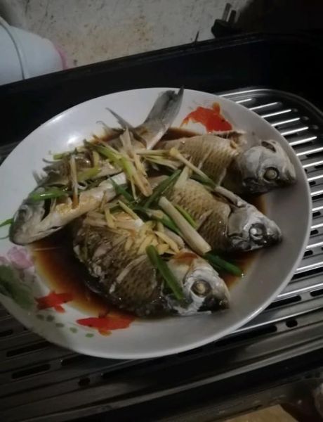 清蒸鲫鱼怎么做_清蒸鲫鱼蒸多久才鲜嫩-第2张图片-山城妙识 清蒸鲫鱼怎么做_清蒸鲫鱼蒸多久才鲜嫩-第2张图片-山城妙识