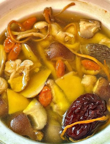 菌菇鸡汤怎么炖好喝_菌菇鸡汤的做法步骤-第1张图片-山城妙识