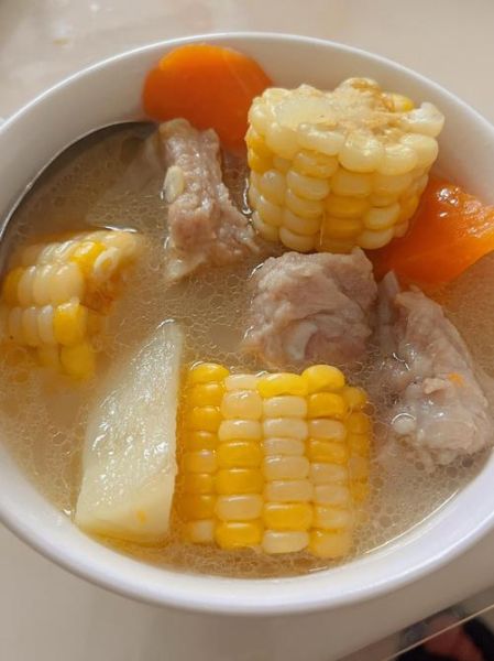 玉米炖排骨怎么做_玉米炖排骨需要焯水吗-第1张图片-山城妙识 玉米炖排骨怎么做_玉米炖排骨需要焯水吗-第1张图片-山城妙识