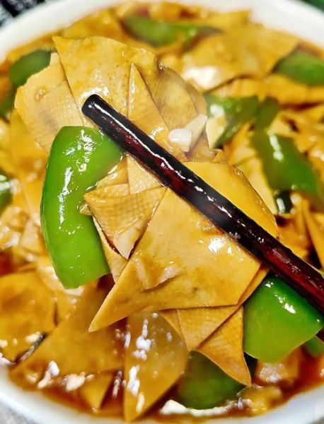 干豆腐炒尖椒怎么做_干豆腐炒尖椒用焯水吗-第2张图片-山城妙识 干豆腐炒尖椒怎么做_干豆腐炒尖椒用焯水吗-第2张图片-山城妙识