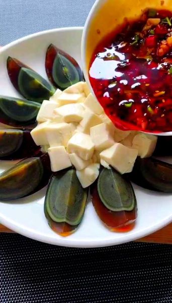 内酯豆腐皮蛋怎么凉拌好吃_内酯豆腐皮蛋凉拌做法-第1张图片-山城妙识